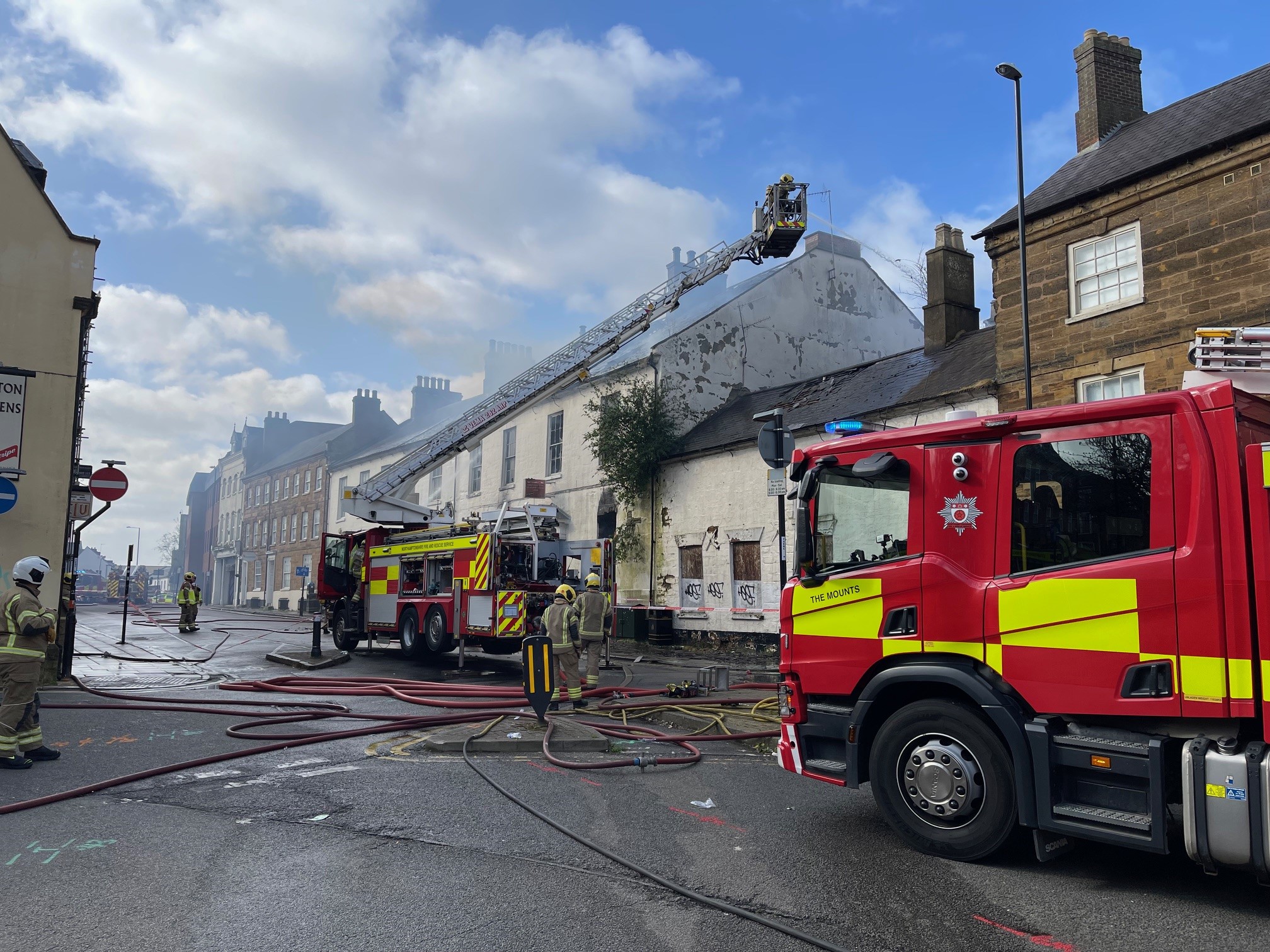 Fire Service leaves scene of fire at Sheep Street in Northampton ...