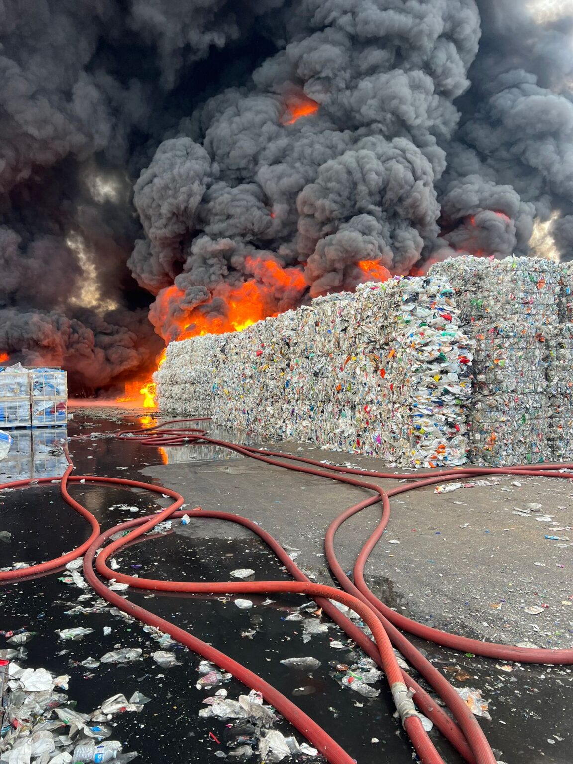 Large Fire at Sanders Lodge Industrial Estate Rushden ...